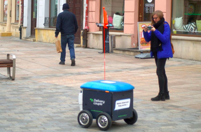 Polish startup develops first food-delivering robot in Lublin - VIDEO ...