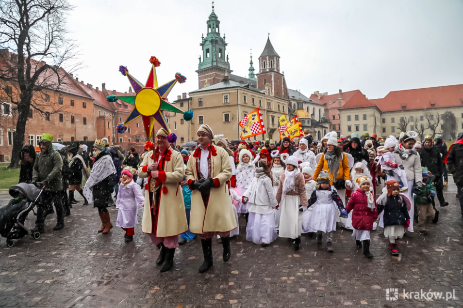 The Three Kings Epiphany procession passed through the streets of ...