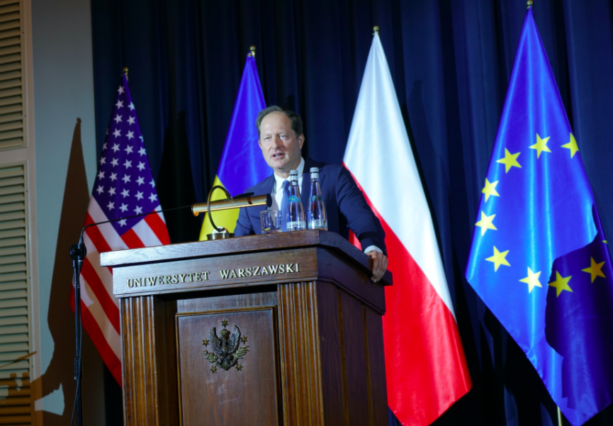 US ambassador to Warsaw calls Poland a “humanitarian superpower ...
