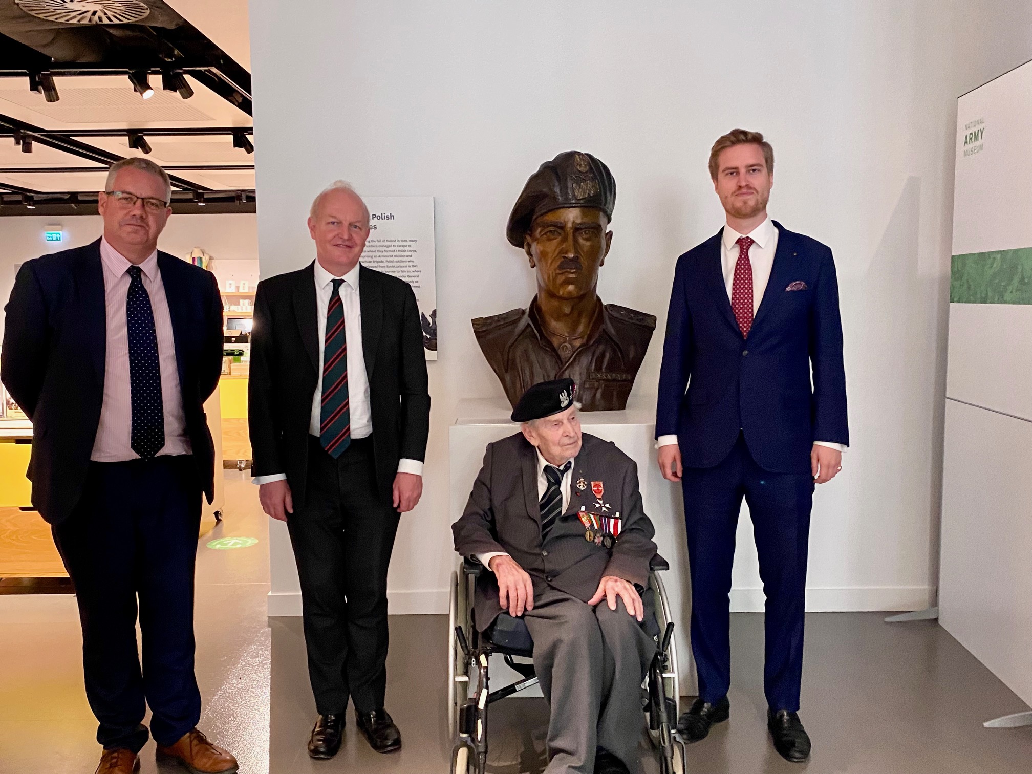 102-letni płk. Otton Hulacki, ostatni żołnierz gen. Andersa na Wyspach ...